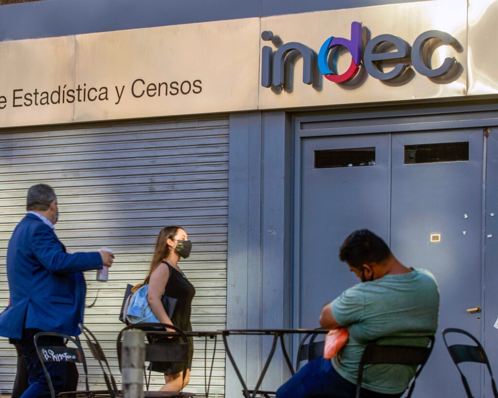 En medio del recalentamiento de precios, el Indec postergó la fecha de ...