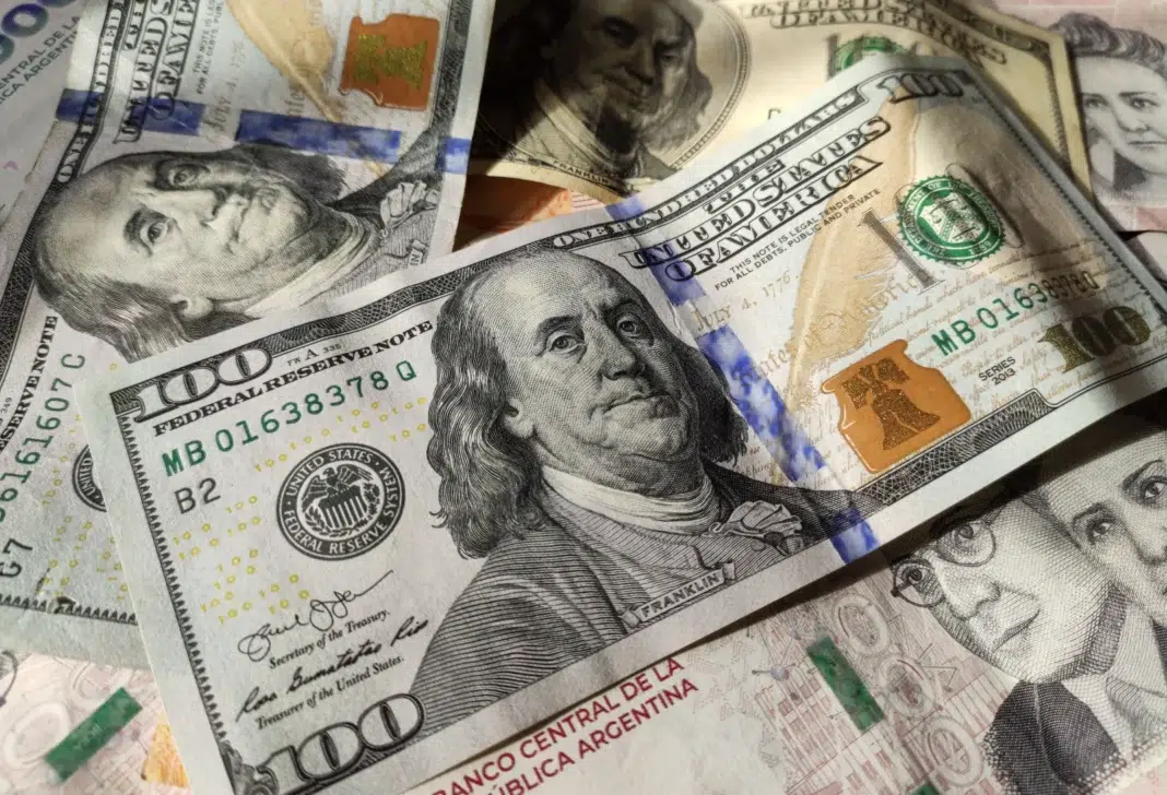 El dólar MEP y CCL suben mientras se reducen divisas del blanqueo de ...