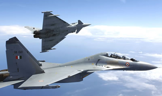 Dos aviones de combate Typhoons, escoltaron a un Jet privado en ...